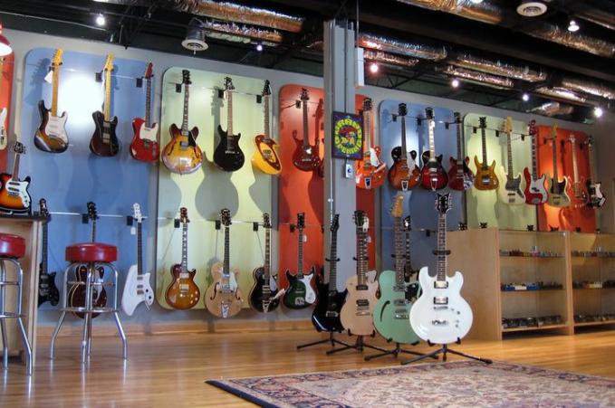 Free Shirt Wednesday – Fat Tone Guitars